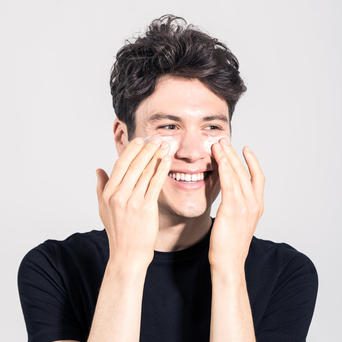 Lutter efficacement contre les cernes | Le Sybarite | Soins pour Homme